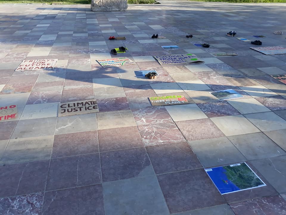 Protest with shoes – Institute for Environmental Policy