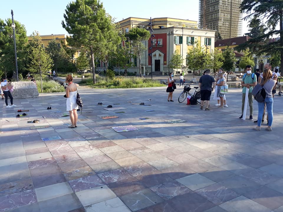 Protest with shoes – Institute for Environmental Policy